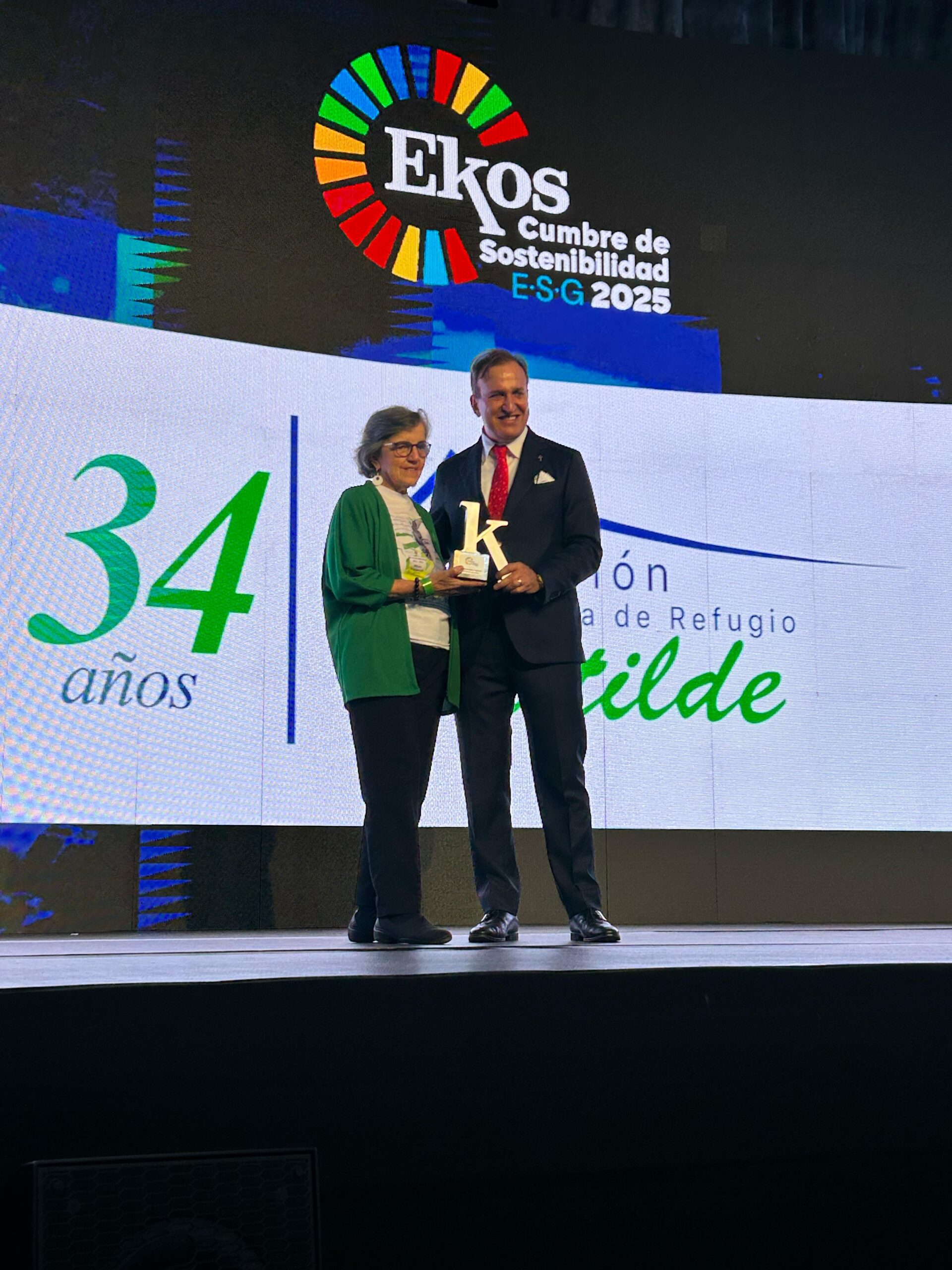 Reconocimiento en Cumbre de Sostenibilidad Ekos 2025 - Fundación Casa de Refugio Matilde